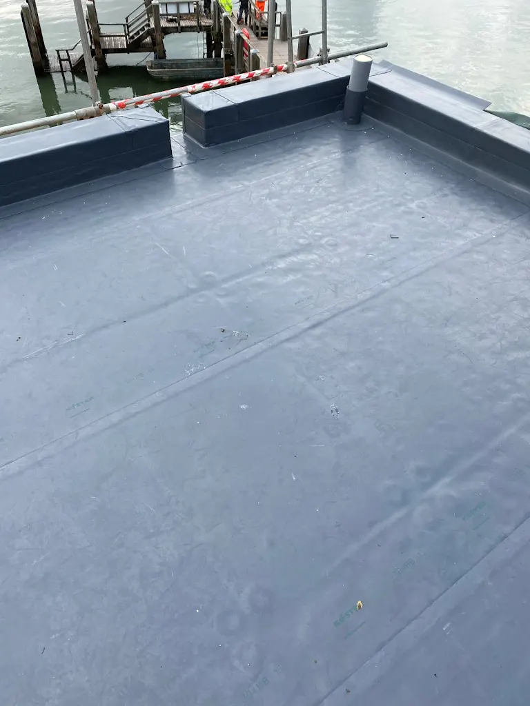 Choosing the Right Flat Roofing for Your Home